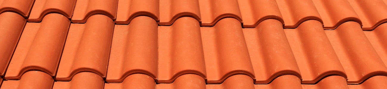 Tuile mécanique : prix au m² et tarifs de pose 2025